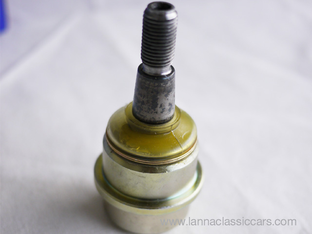 BALL JOINT UPPER SWIVEL P38 RANGE ROVER DISCOVERY2 (6) | Lanna Classic Cars